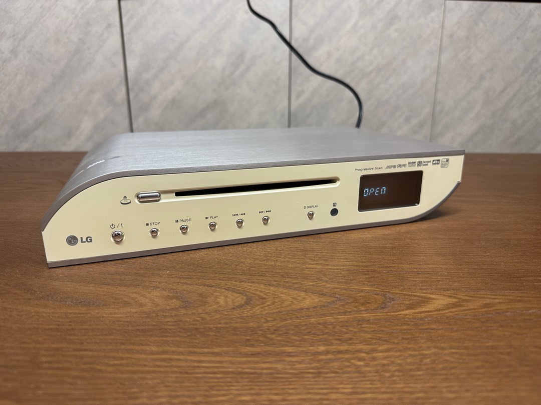 LG DX8901 全區碼 Stylish DVD 播放機（讀碟不能零件機）, 家庭電器, 電視 & 其他娛樂, 藍光及播放器 - Carousell