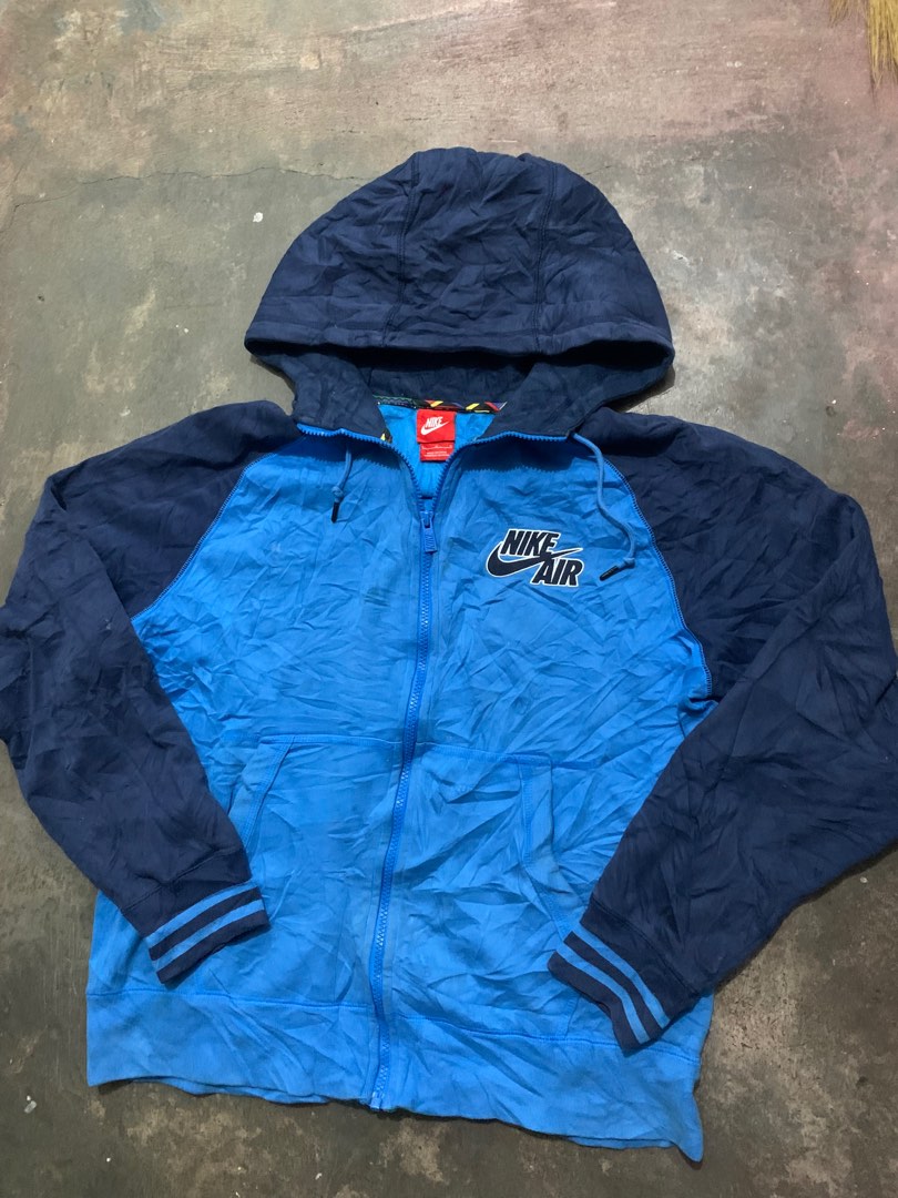 Nike red tag, Men's Fashion, Coats, Jackets and Outerwear on Carousell