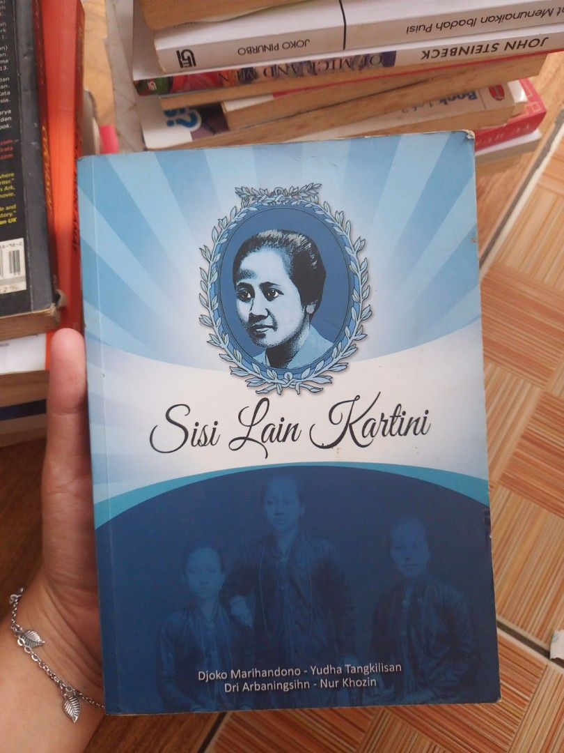 sisi lain kartini, Buku & Alat Tulis, Buku di Carousell