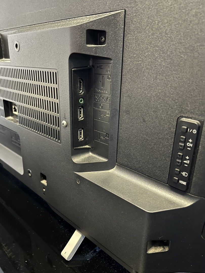 Sony bravia W60B LED 40" smart tv, TV & Home Appliances, TV ...