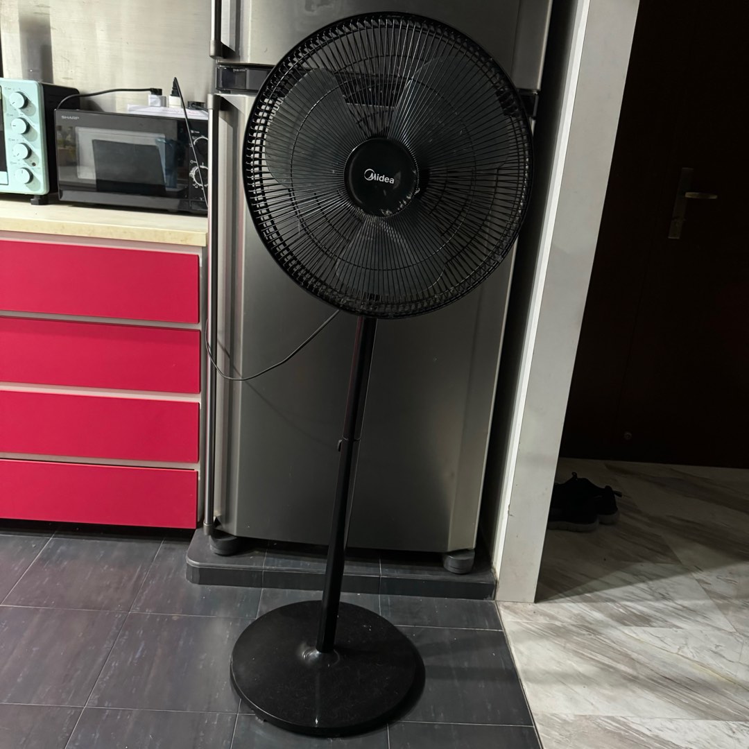 Standing Fan, Furniture & Home Living, Lighting & Fans, Fans on Carousell