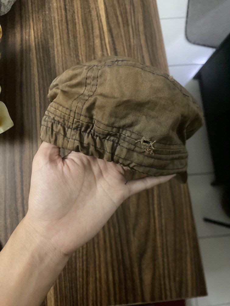 topi komando y2k ripped, Fesyen Pria, Aksesoris, Topi di Carousell