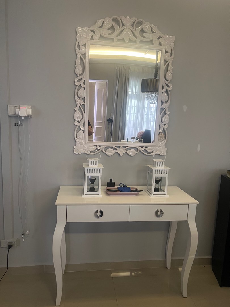 Vintage consult table with vintage mirror set only $125, Furniture ...