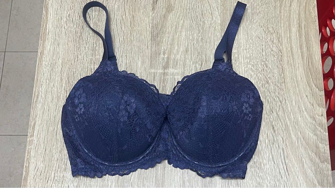 Wacoal C80 lace bra Navy Blue, Women's Fashion, New Undergarments & Loungewear on Carousell