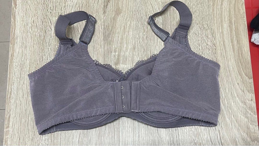 Wacoal C80 lace bra Purple, Women's Fashion, New Undergarments ...