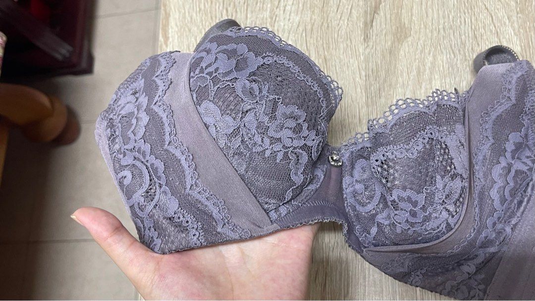 Wacoal C80 lace bra Purple, Women's Fashion, New Undergarments ...