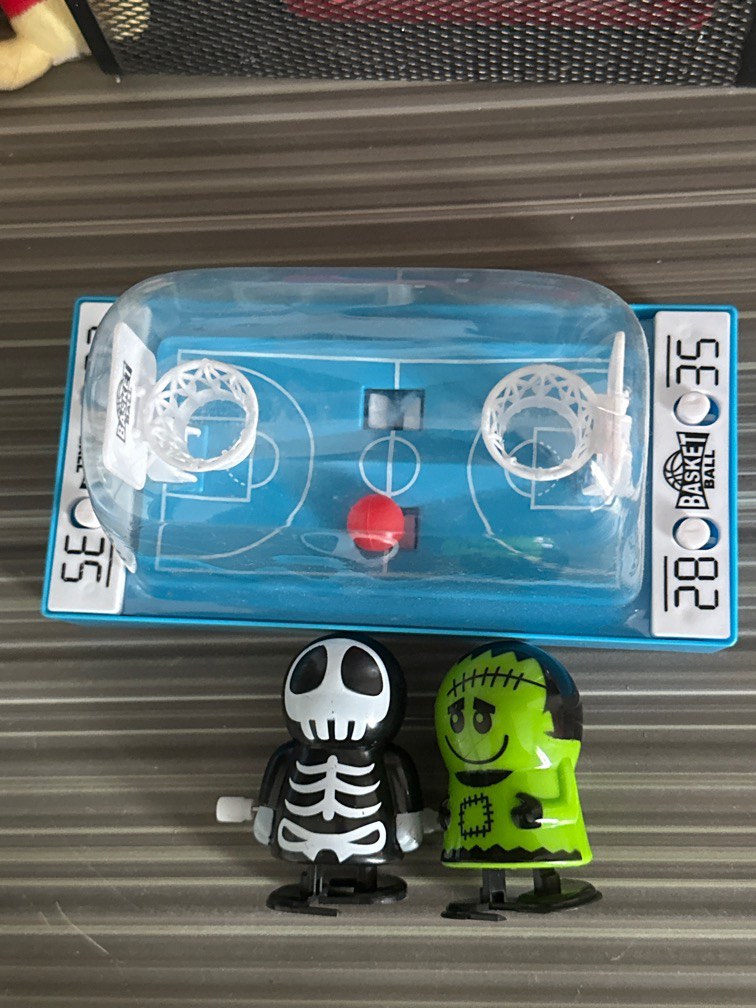 Basketball game and two standee, Hobbies & Toys, Toys & Games on Carousell