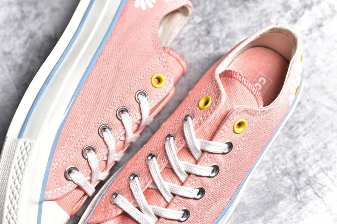Converse Chuck 1970s Pink Daisy shoes, Women's Fashion, Footwear ...