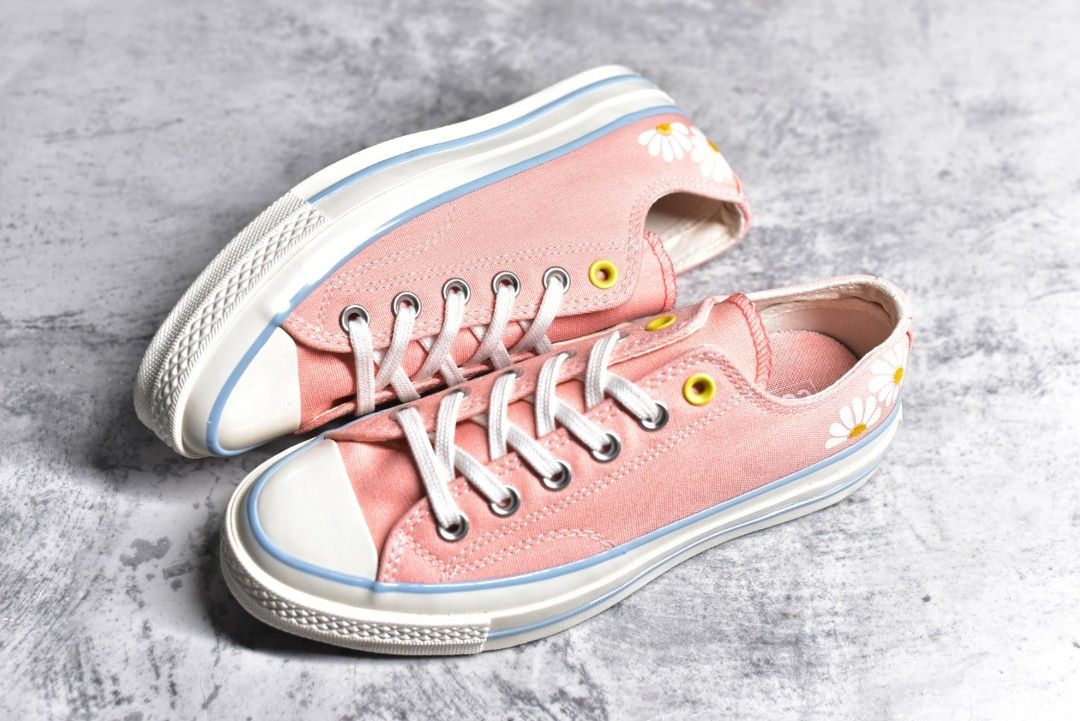 Converse Chuck 1970s Pink Daisy shoes, Women's Fashion, Footwear ...