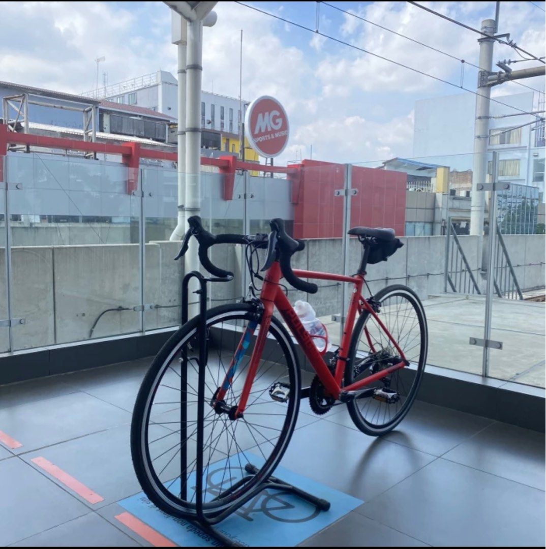 ROAD BIKE POLYGON STRATOS S3 2022 MERAH, Olah Raga, Sepeda di Carousell