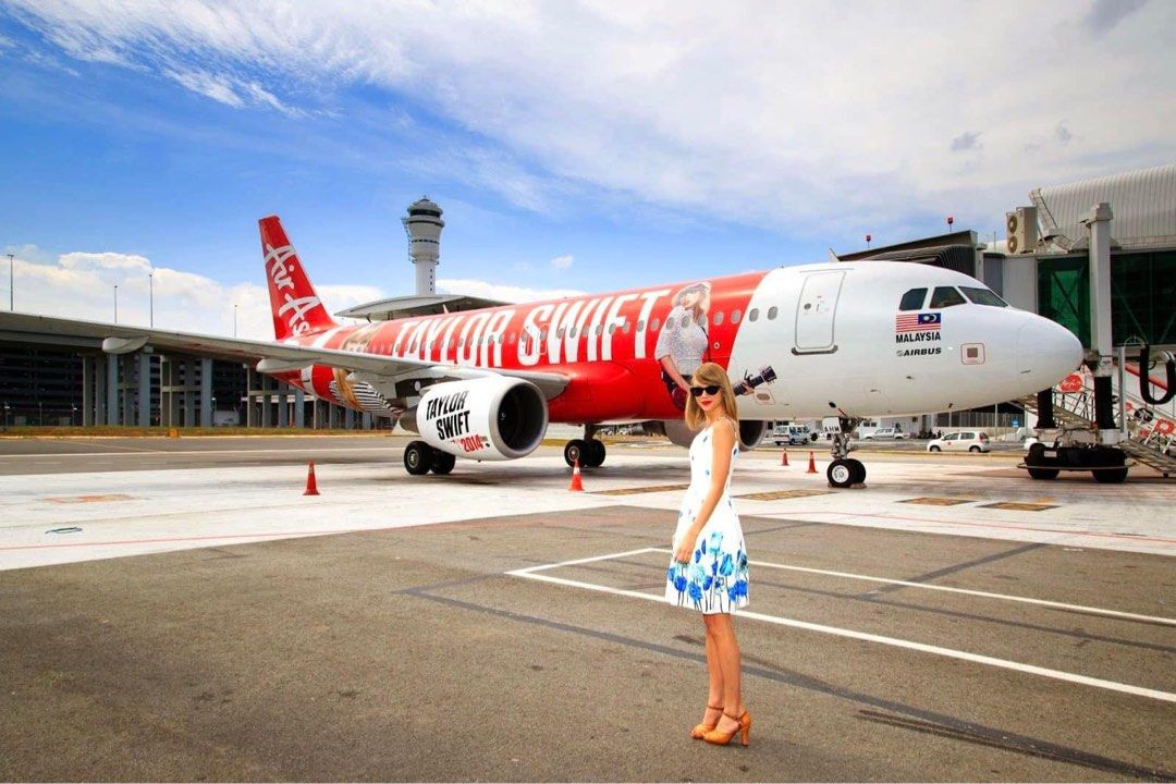 Taylor Swift AirAsia Airplane Model, Hobbies & Toys, Memorabilia ...