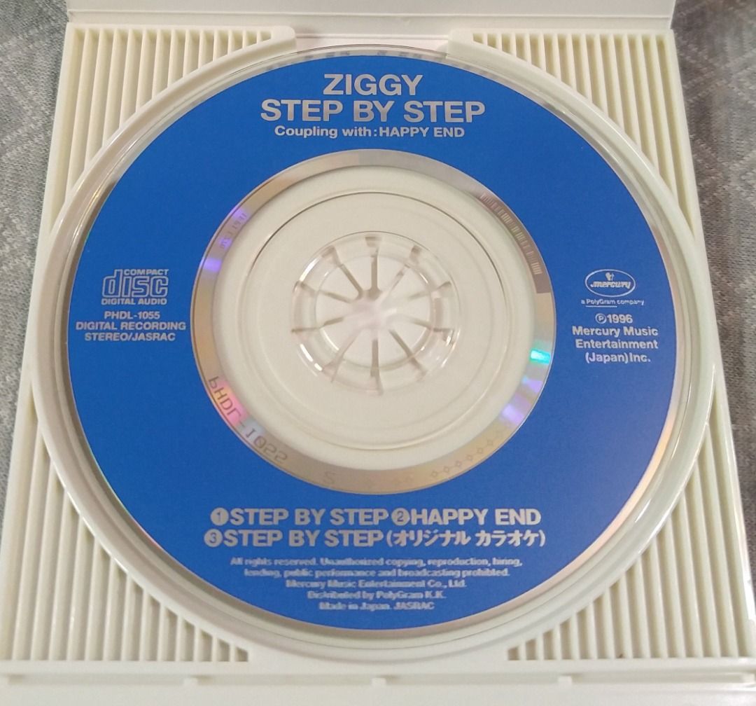 ZIGGY - STEP BY STEP (柯南 片尾曲) 日版 二手單曲 CD, 興趣及遊戲, 音樂, CD 及 DVD在旋轉拍賣
