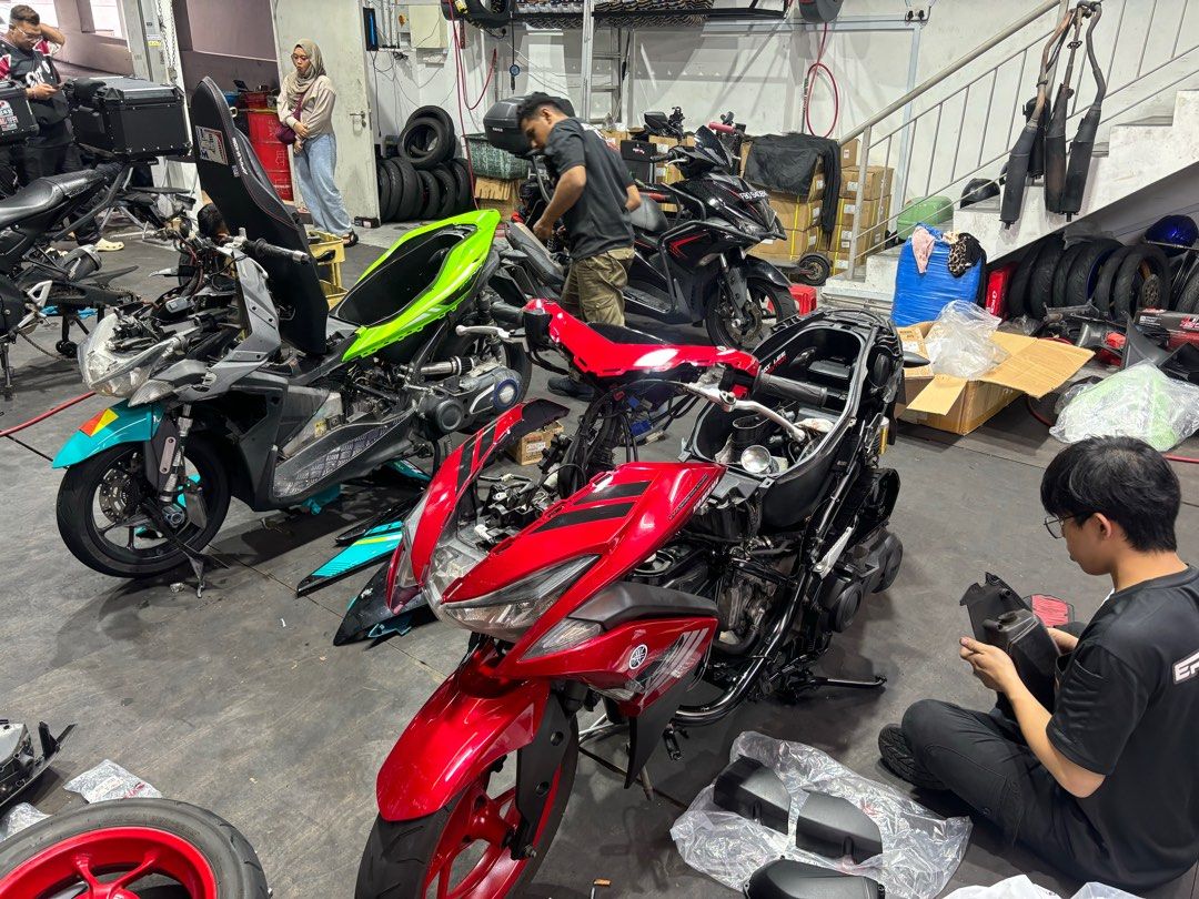 Aerox Coverset/ Installation, Motorcycles, Motorcycle Accessories on ...