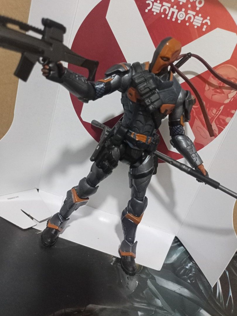 Arkham Deathstroke 6 inch, with sword, mini gun, rifle and staff ...
