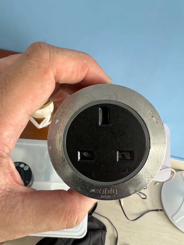 Eubiq power track UK power socket adapter, TV & Home Appliances ...