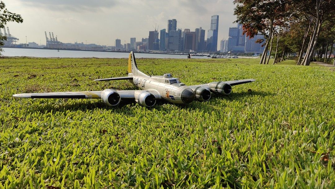 Hobbyking B-17 Flying Fortress PNP RC plane, Hobbies & Toys, Toys ...