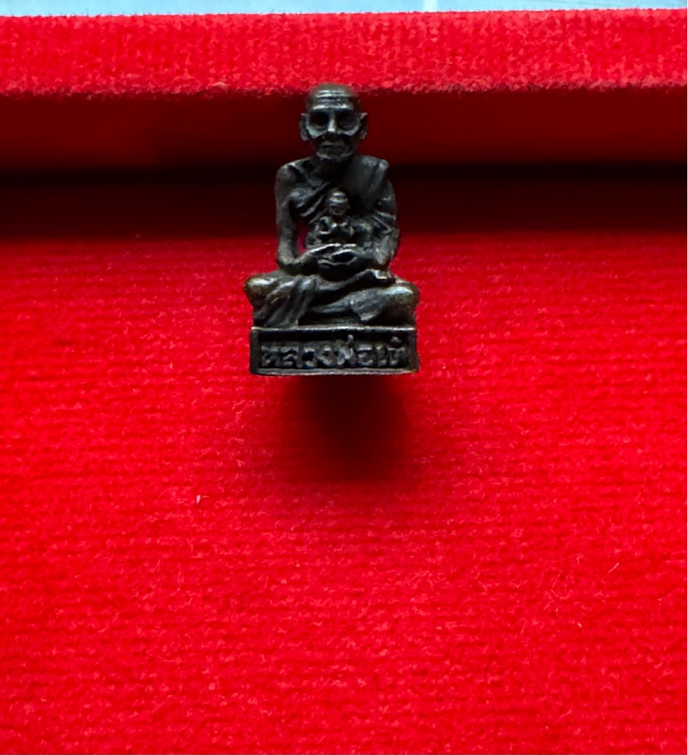 Lp Tae Roop Lor Kumantong (龙普爹全泰三大坤平大师), Hobbies & Toys, Memorabilia ...