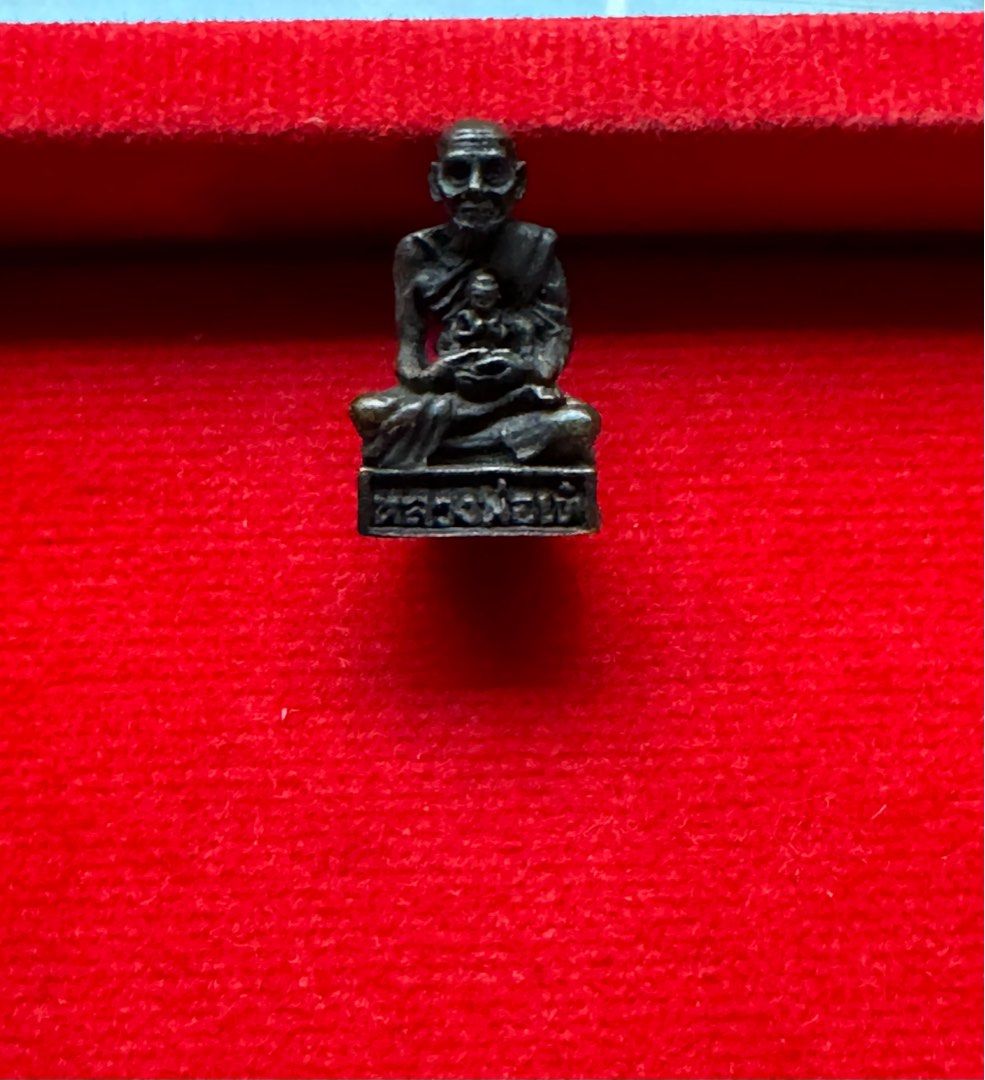 Lp Tae Roop Lor Kumantong (龙普爹全泰三大坤平大师), Hobbies & Toys, Memorabilia ...