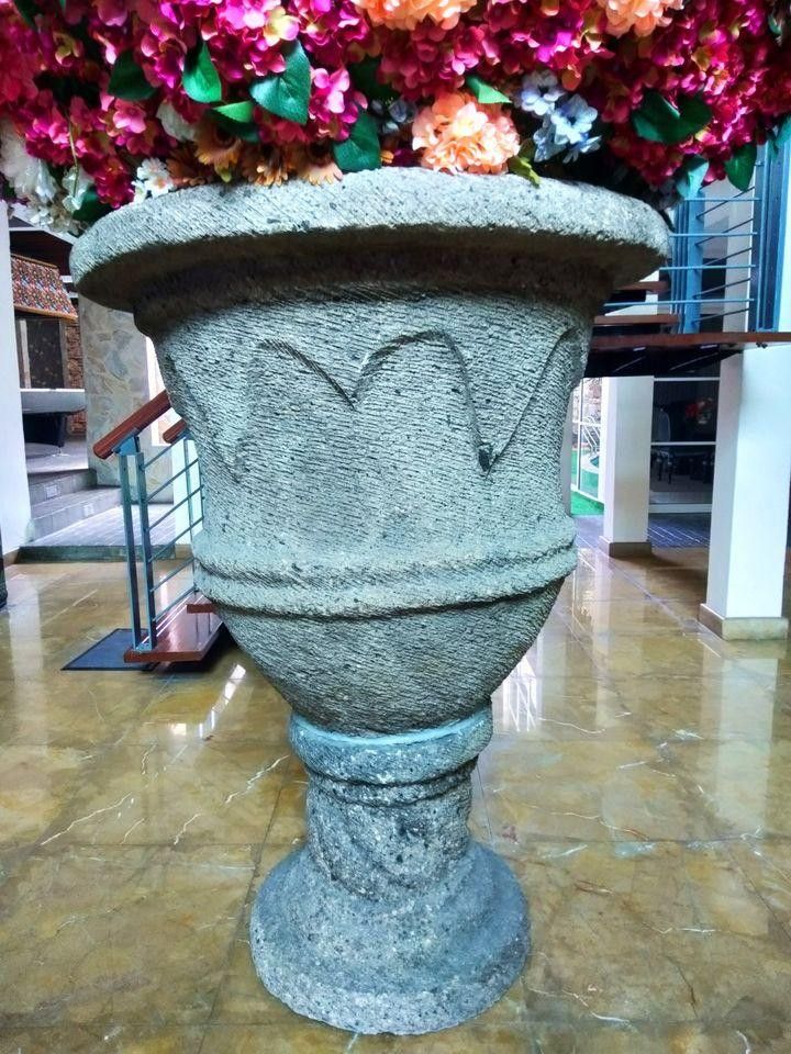 Pasu Bunga Besar Bali Vase, Furniture & Home Living, Home Decor, Vases ...