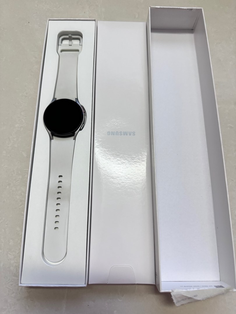 Samsung Galaxy Watch 4 silver 40mm, Mobile Phones & Gadgets, Wearables ...