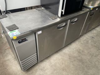 Hoshizaki 2 glass door counter chiller / display chiller / bar counter ...