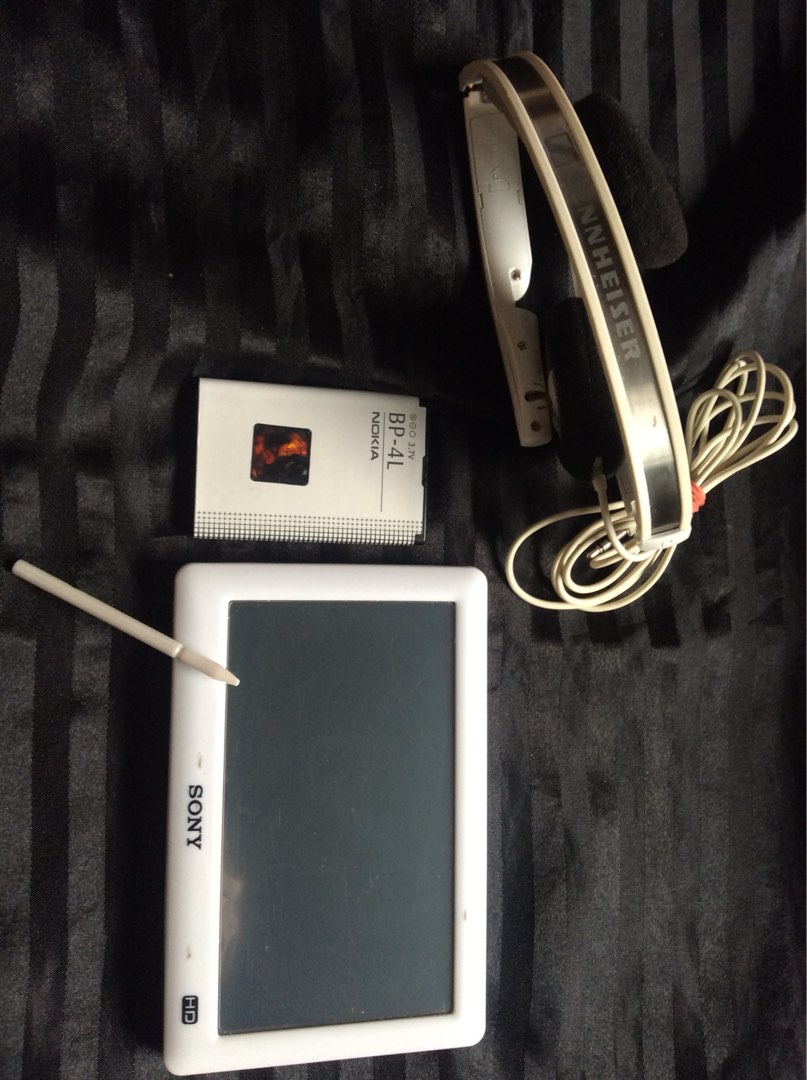 Sony mp3/mp4 Player with Original Px 100 Sennheiser Headphone, Audio ...