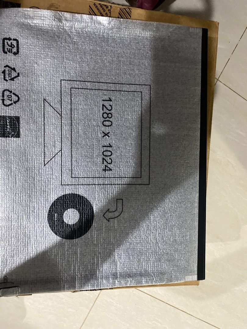 Dell monitor 19 inch, Computers & Tech, Desktops on Carousell