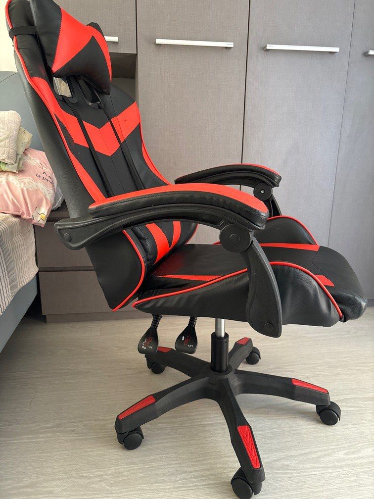 Gaming Chair, Furniture & Home Living, Furniture, Chairs on Carousell