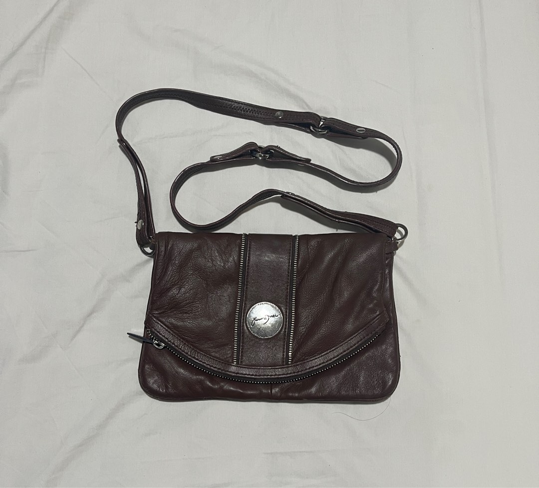 Junior Drake Crossbody Bag, Women's Fashion, Bags & Wallets, Cross-body ...