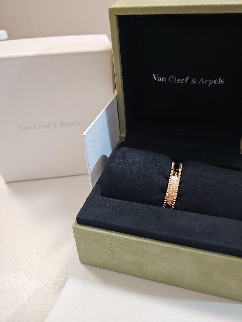 Like new VCA signature perlee bracelet, Luxury, Accessories on Carousell