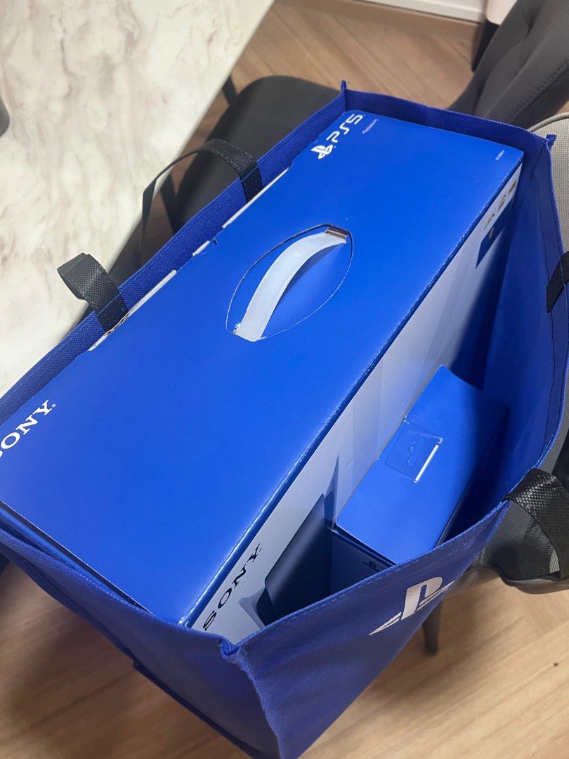 PS5 disc version 1TB with 2 controller and Disc FC24( Not Slim Version) Less than 3 months old ...