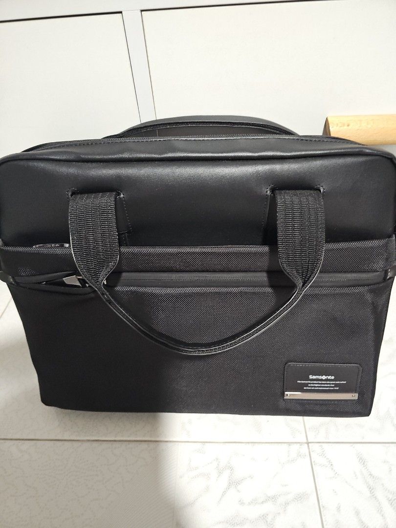 Samsonite laptop bag, Computers & Tech, Laptops & Notebooks on Carousell