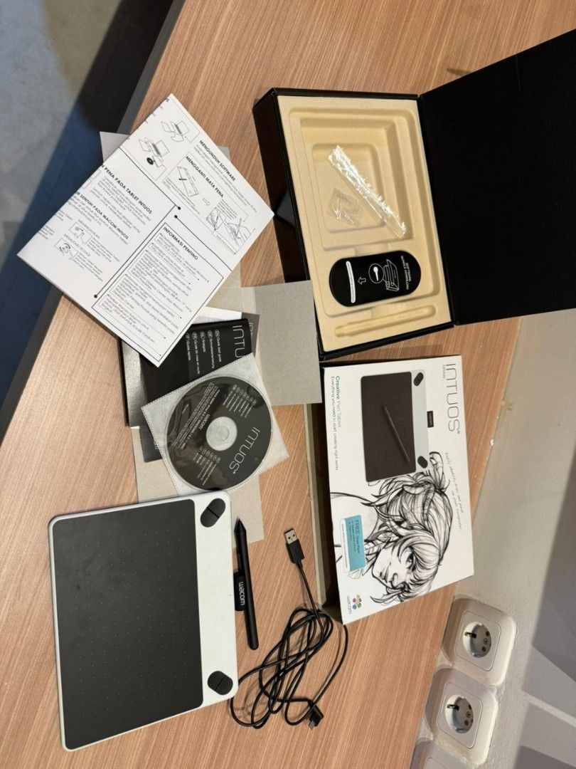 Wacom Intuos Draw CTL-490 (White), Elektronik, Bagian Komputer & Aksesoris di Carousell