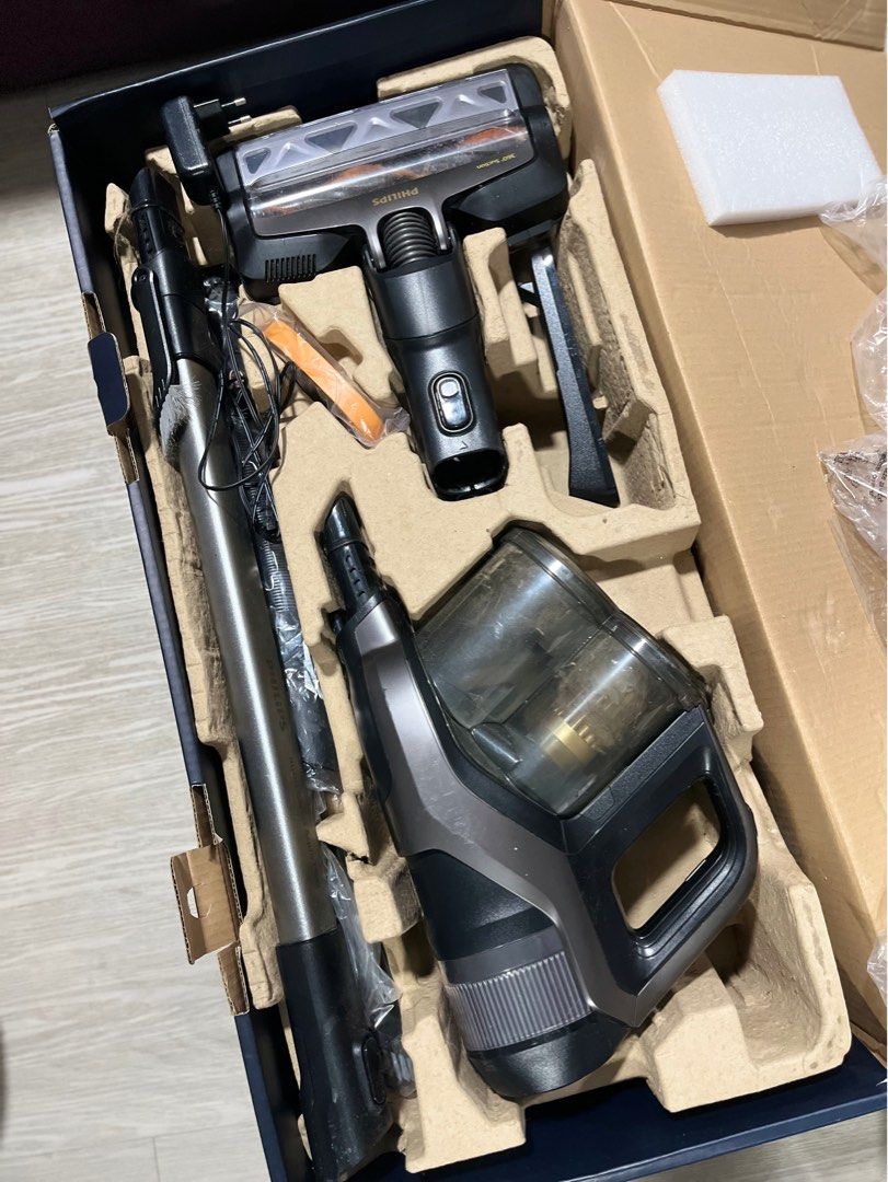8000 Series Cordless Vacuum Aqua Plus, TV & Home Appliances, Vacuum ...