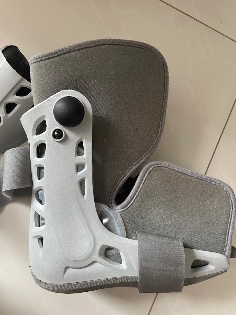 Air cast boots S for young children, Everything Else on Carousell