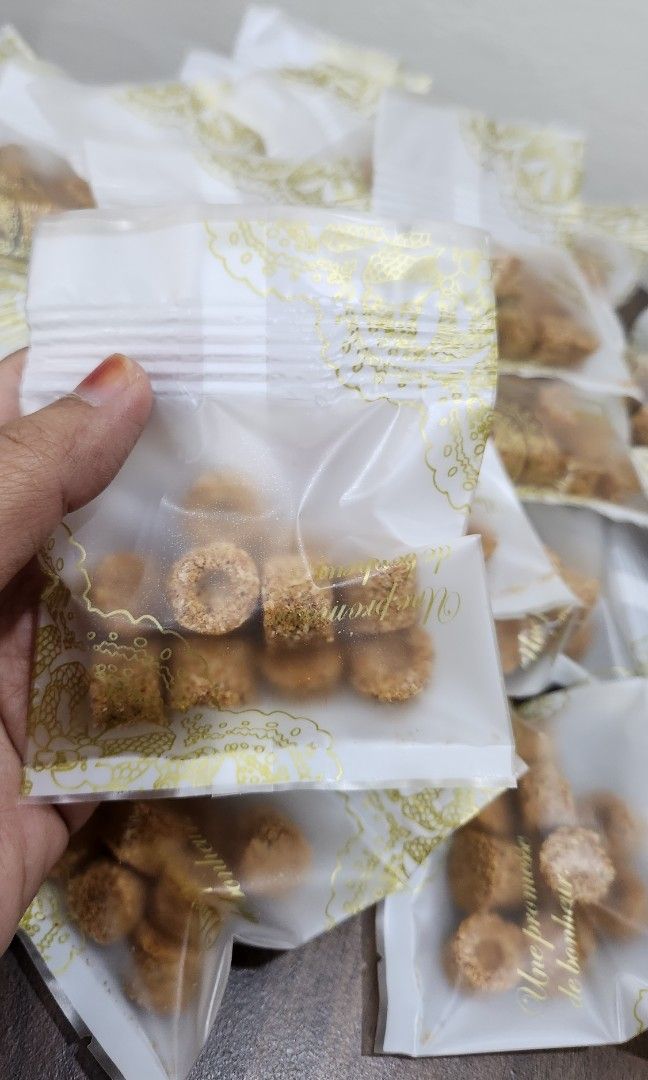 Biskut kelapa legend repack untuk doorgift, Food & Drinks, Gift Baskets ...