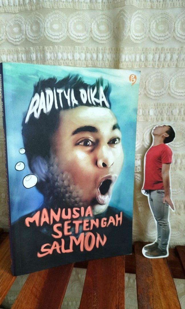 Buku Raditya Dika Manusia Setengah Salmon, Buku & Alat Tulis, Buku di Carousell