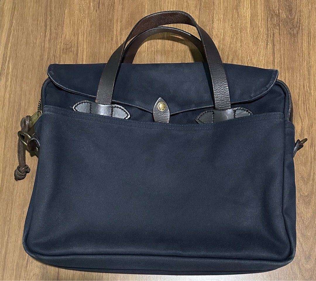 Filson Rugged Twill Original Briefcase Navy, Men's Fashion, Bags ...