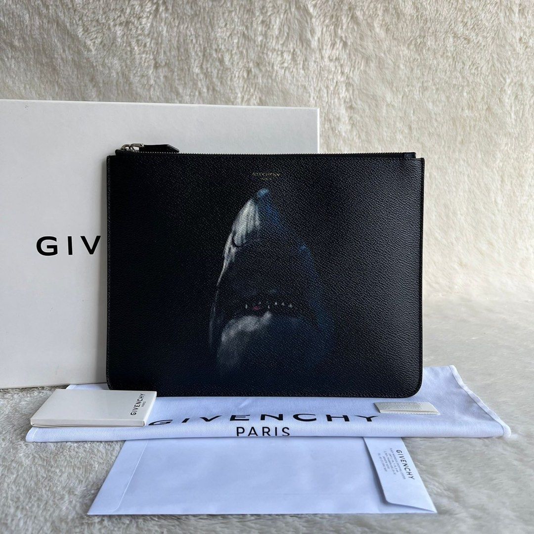 Givenchy shark logo clutch, Barang Mewah, Tas & Dompet di Carousell