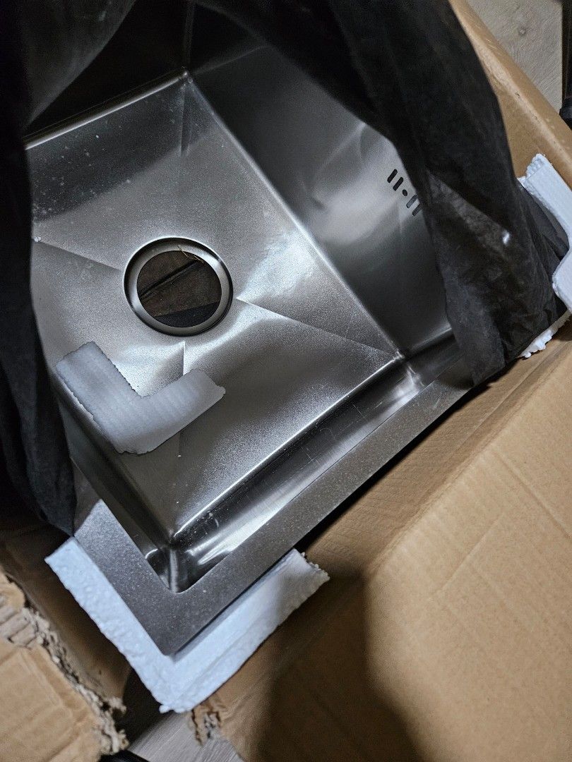 Kitchen Sink, Furniture & Home Living, Bathroom & Kitchen Fixtures on Carousell