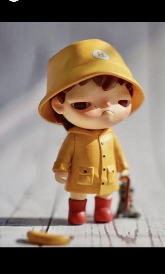Limited Hirono wandering yellow coat popmart secret, Hobbies & Toys ...
