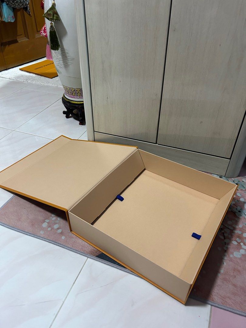 Louis Vuitton Box (Flipped open), Luxury, Accessories on Carousell