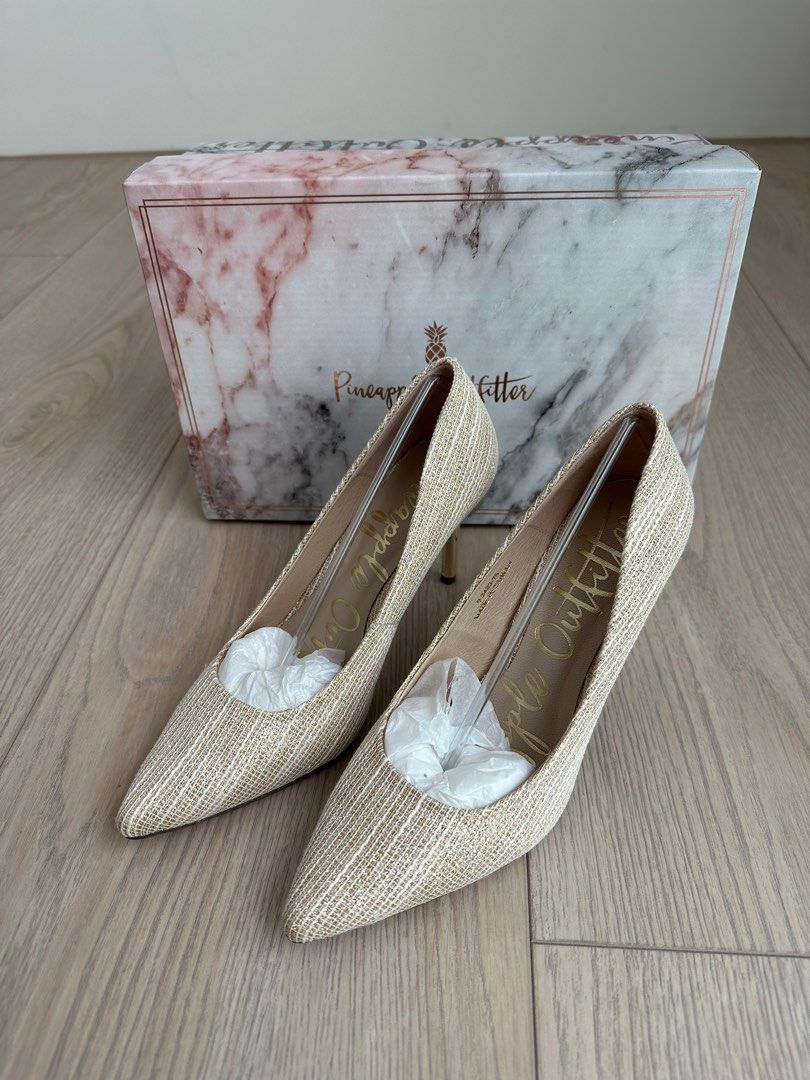 【Pineapple Outfitter】GAIWAN 閃耀毛呢尖頭高跟鞋(金色), 她的時尚, 鞋類, 跟鞋在旋轉拍賣