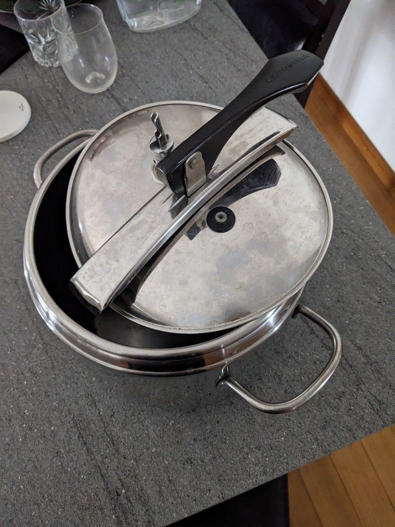 Pressure Cooker Pan, Large, Furniture & Home Living, Kitchenware ...