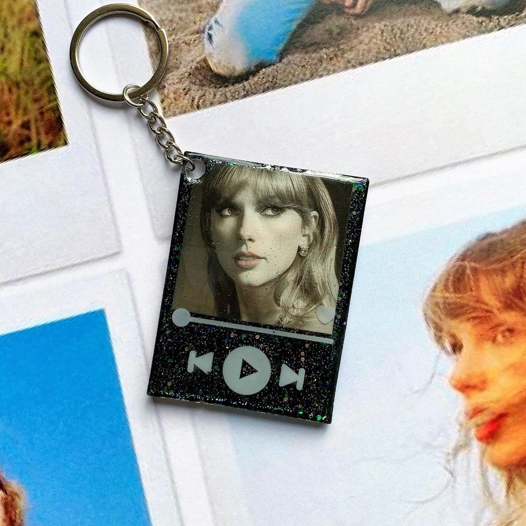 taylor swift keychain, Hobbies & Toys, Stationery & Craft, Handmade Craft on Carousell
