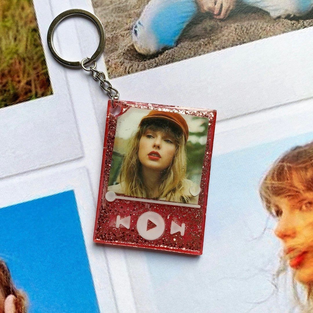 taylor swift keychain, Hobbies & Toys, Stationery & Craft, Handmade Craft on Carousell