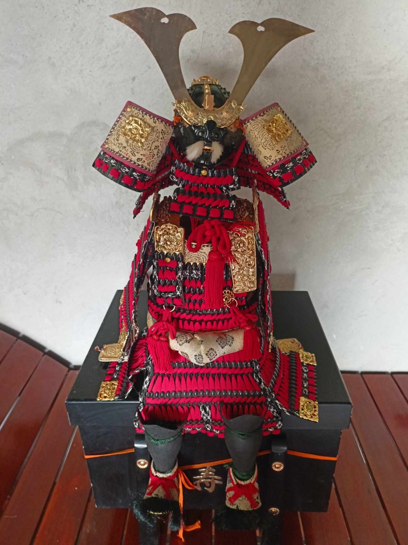 VINTAGE SAMURAI SUIT- JAPANESE ARMOUR WITH PEDESTAL BOX ORIG, Hobbies ...