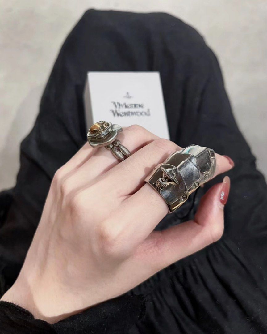 VIVIENNE WESTWOOD Armour Ring 盔甲戒指 西太后, 她的時尚, 珠寶、飾品與收納, 戒指在旋轉拍賣