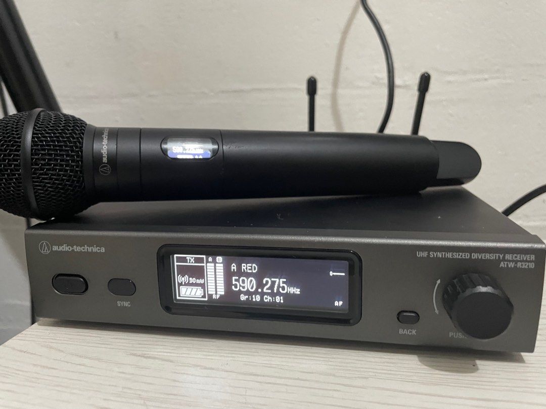 Wireless microphone & reciever, Audio, Microphones on Carousell