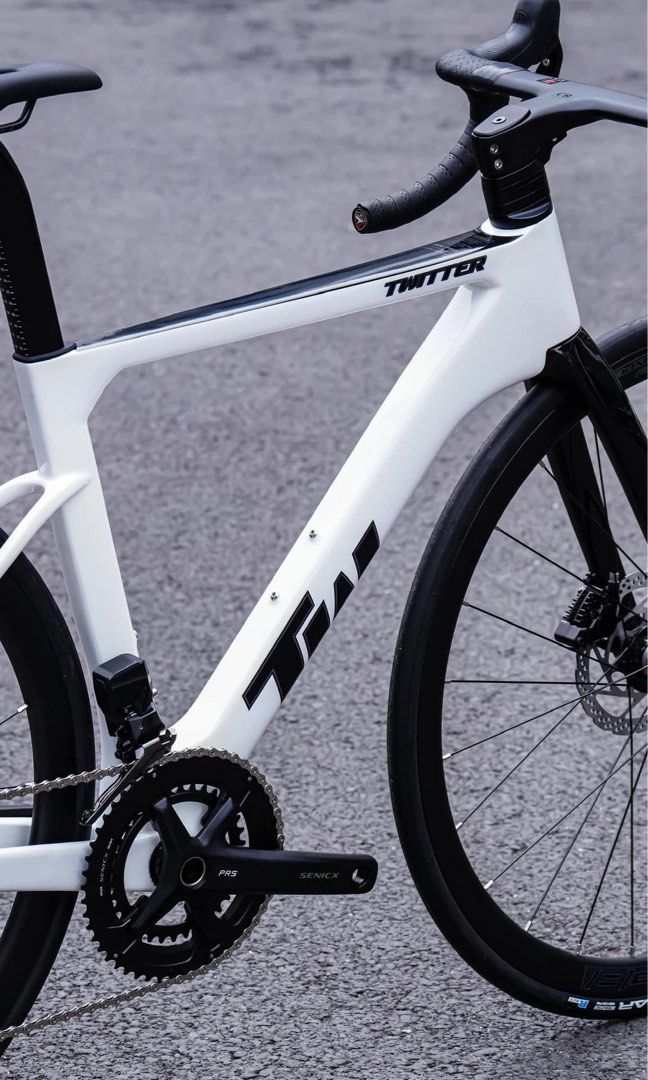 2024 TWITTER R15 PRO 電變24速 桶軸油剎 鋁輪/ 碳輪 碳纖維公路車 送水架前後蛙燈叮叮, 運動產品, 單車及配件 ...